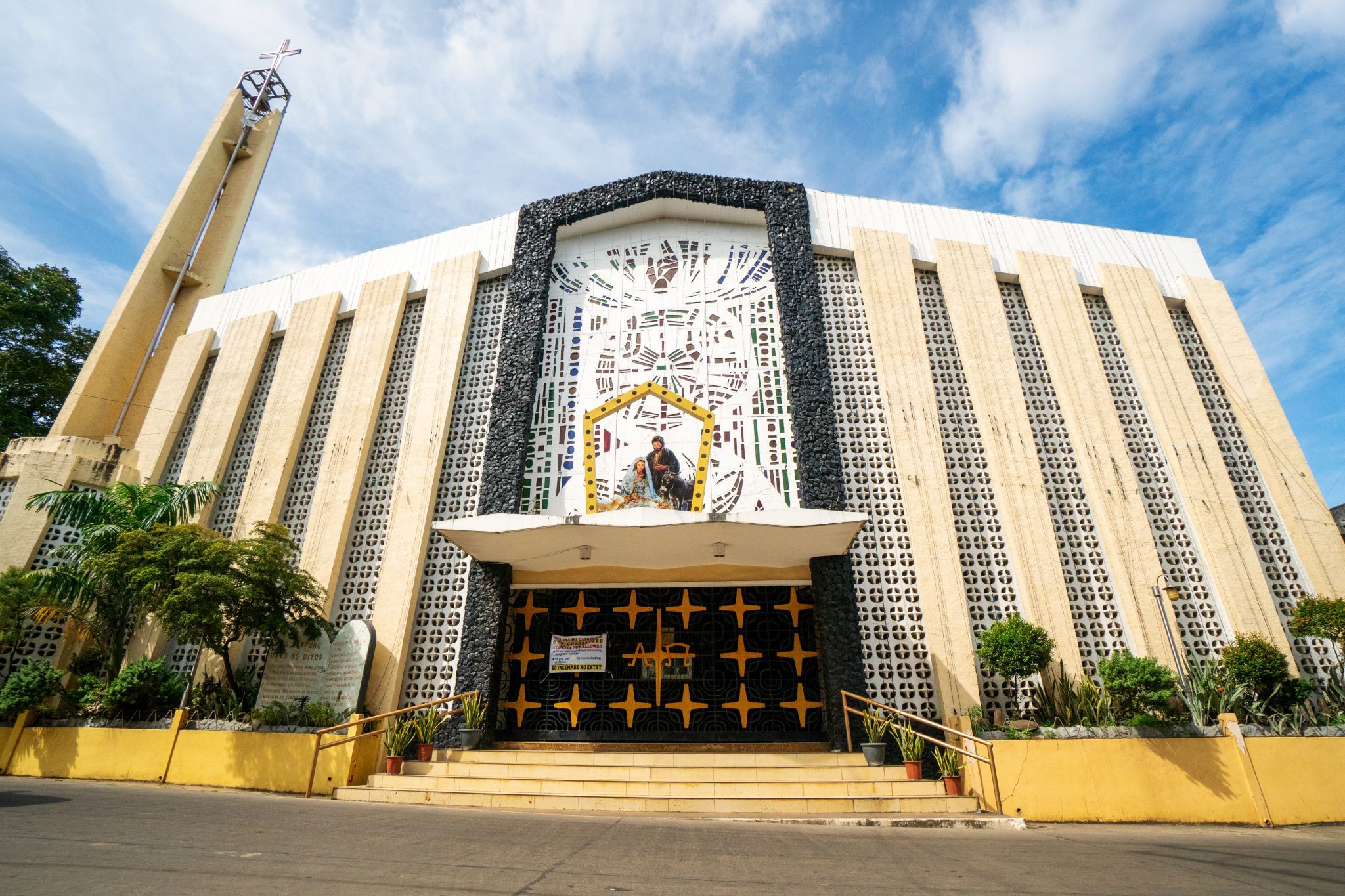 The History of Santa Isabel Cathedral and Its Gold-Laced Mosaic